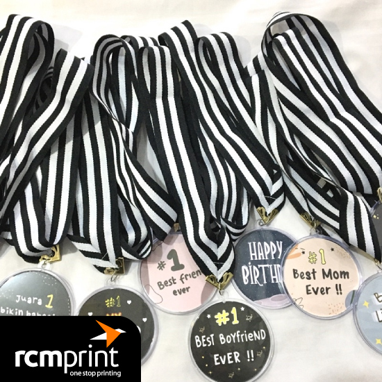 Medali akrilik custom | RCM Print Padang